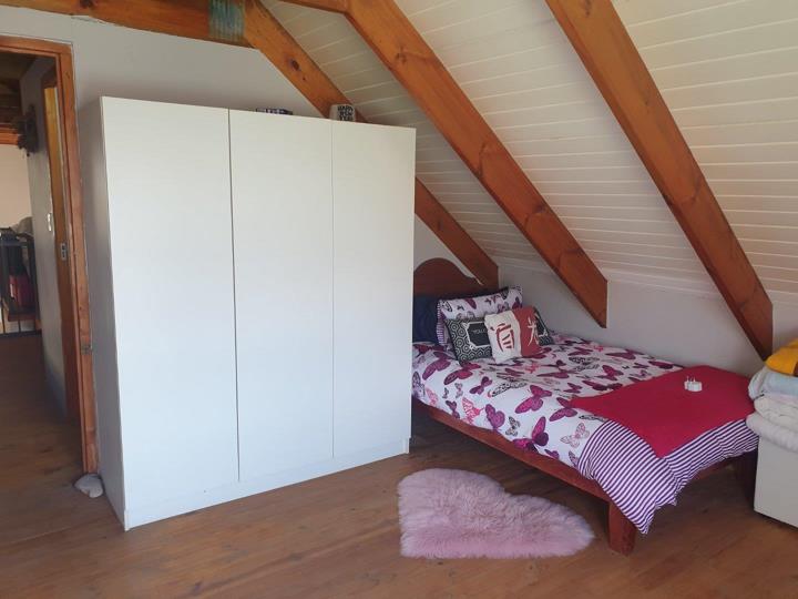 2 Bedroom House for sale in Stompneus Bay - P24-115122139