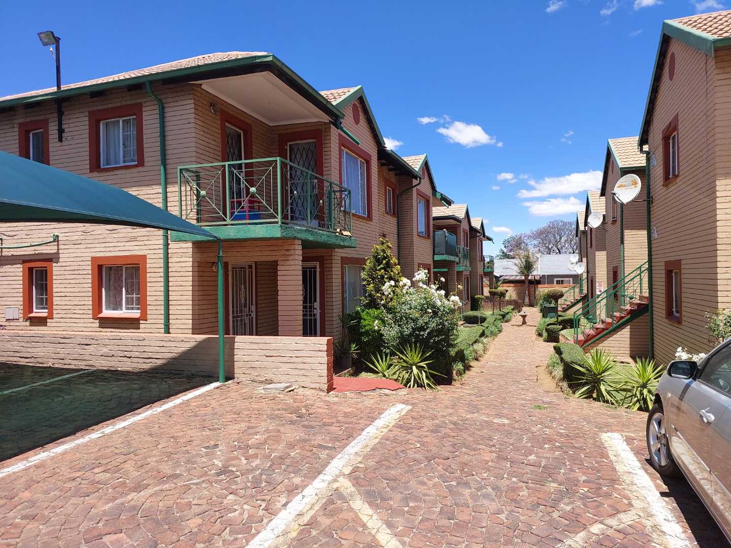 2 Bedroom Townhouse for sale in Alberton Central - P24-115146534