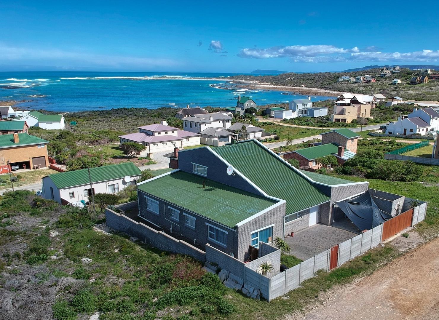 5 Bedroom House for sale in Suiderstrand - P24-115160560