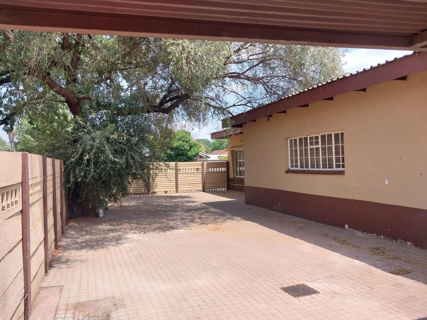 3 Bedroom House for sale in Parktown Estate - P24-116612355
