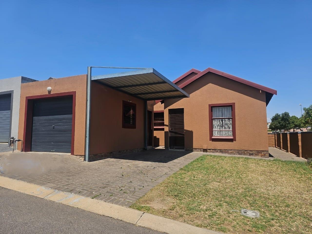 3 Bedroom House for sale in Kosmosdal - 6830 Waterberg Drive - P24 ...