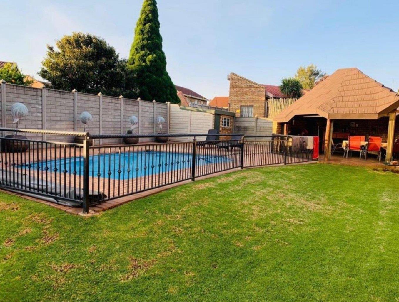 5 Bedroom House for sale in Vanderbijlpark SE 3 - P24-116834580
