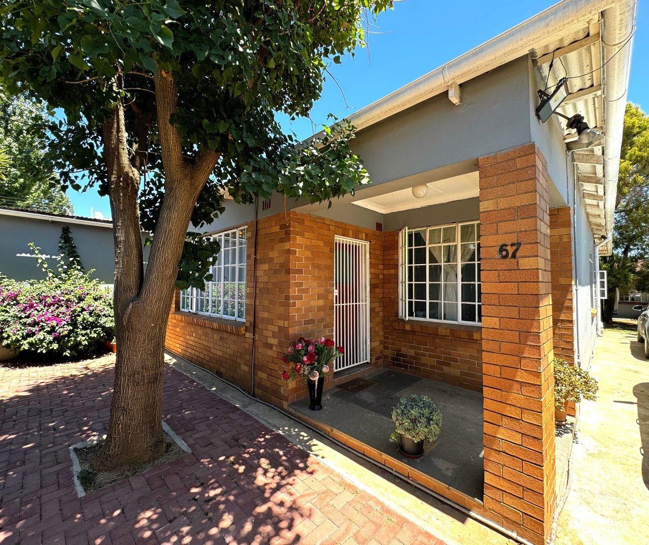 3 Bedroom House for sale in Westdene - P24-115192117