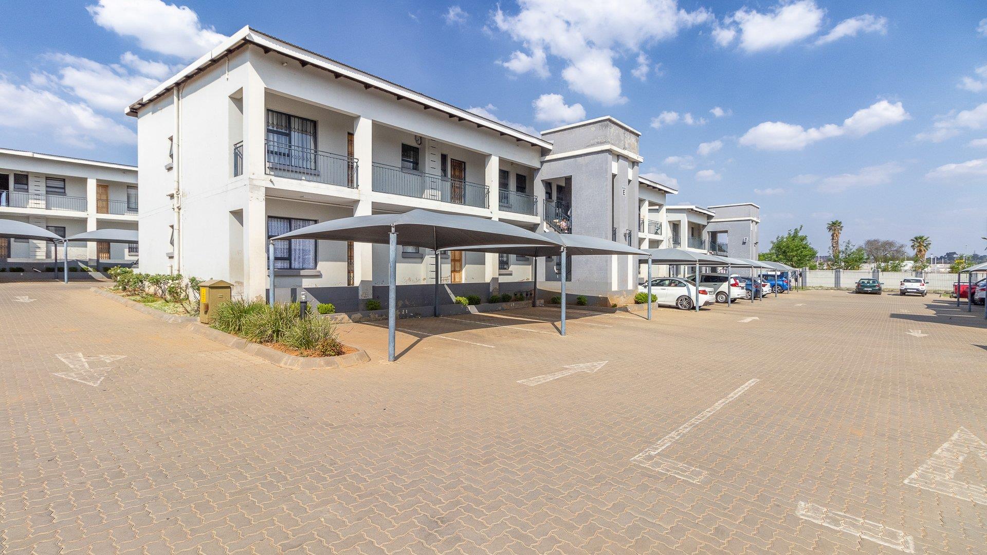 2 Bedroom Apartment / flat for sale in Witpoortjie - P24-115210192