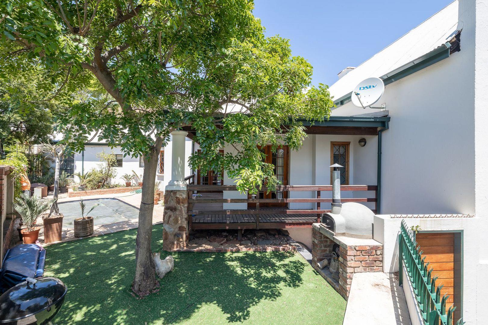 4 Bedroom House for sale in Muckleneuk - P24-113540033