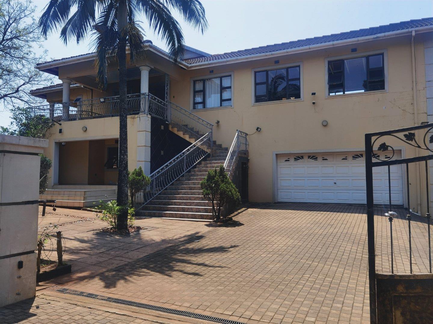 6 Bedroom House for sale in Mtunzini - P24-115245959