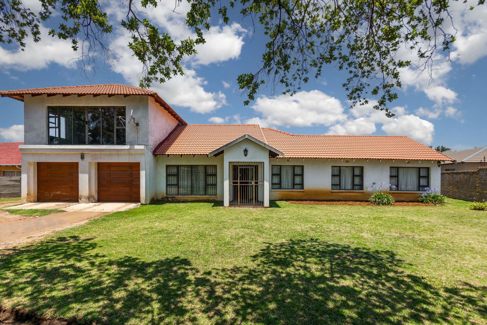 6 Bedroom House for sale in Brackenhurst - P24-115250979