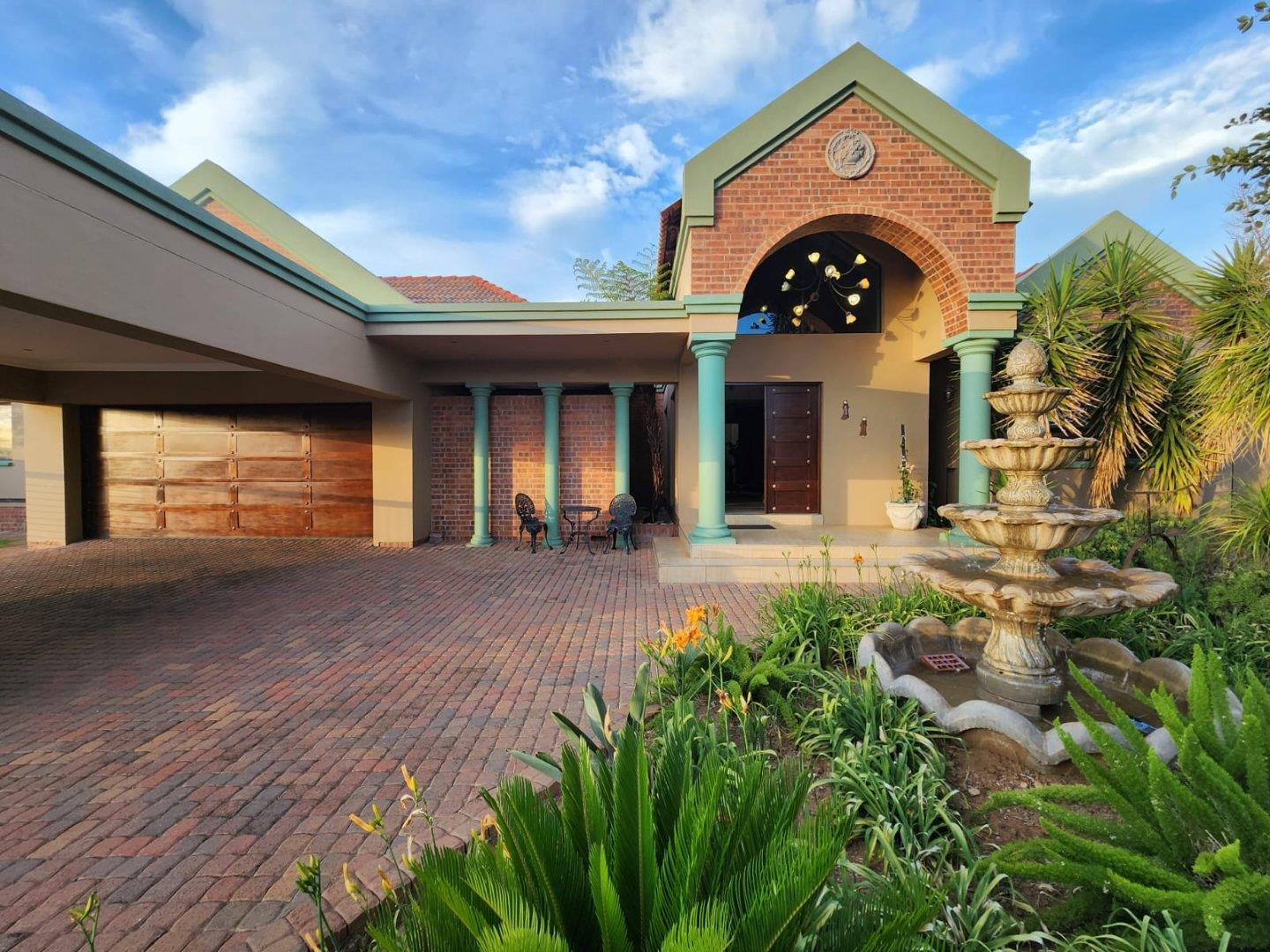 4 Bedroom House for sale in Tuscany Ridge - P24-115120991