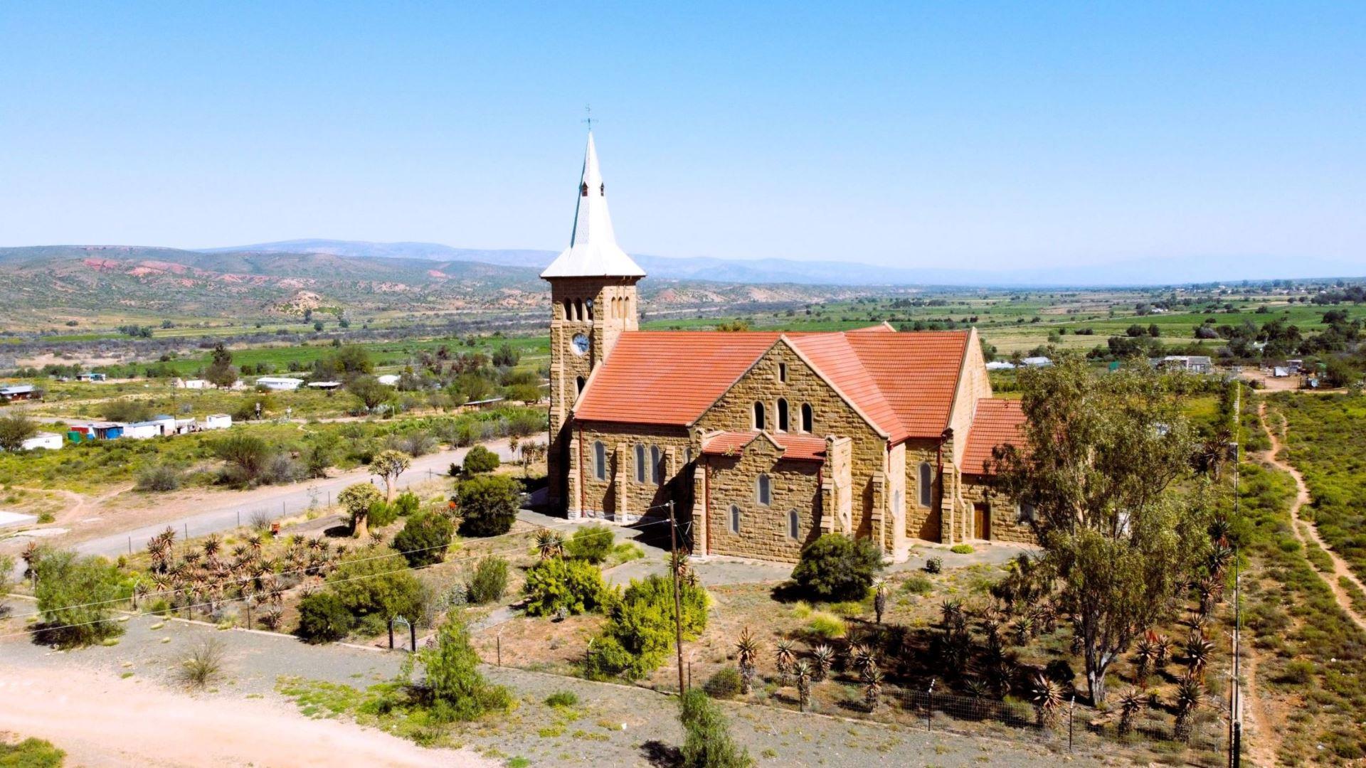 Commercial property for sale in Oudtshoorn Central - 14 De Hoop - P24 ...