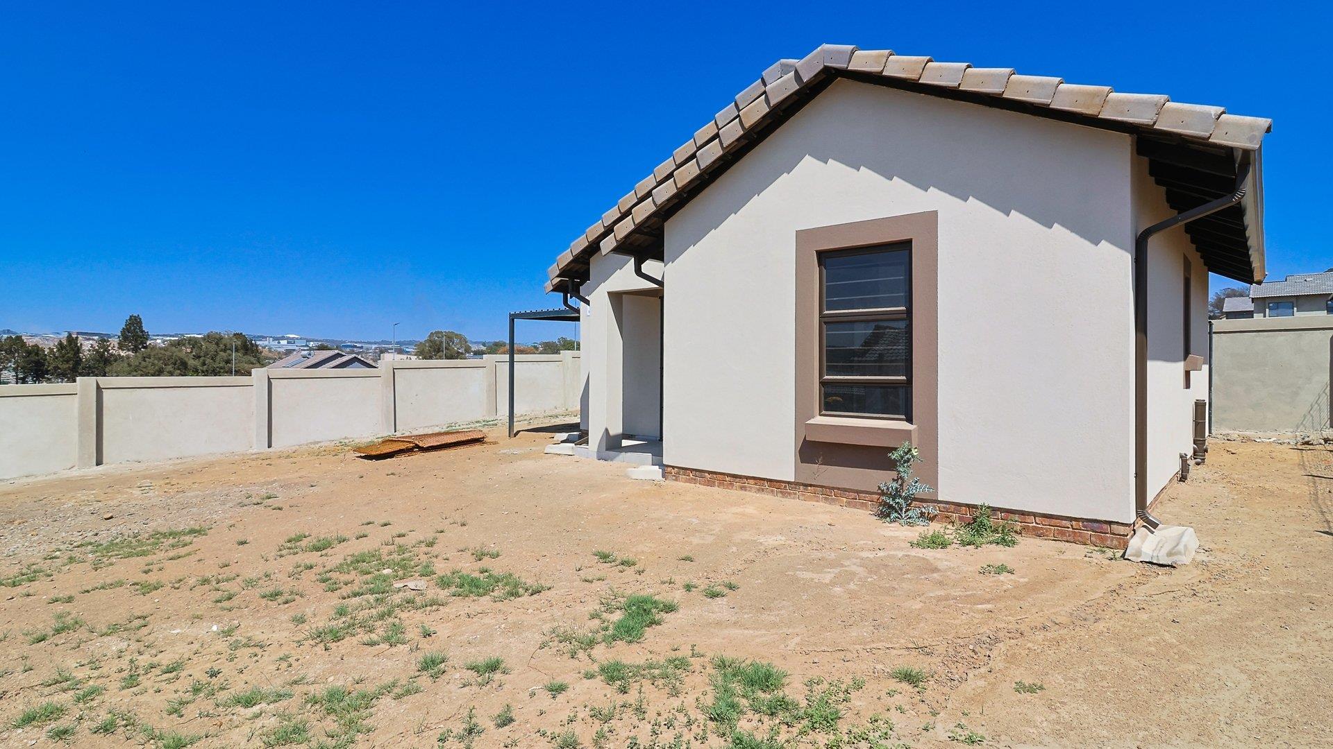 2 Bedroom House for sale in Kosmosdal - P24-115312796