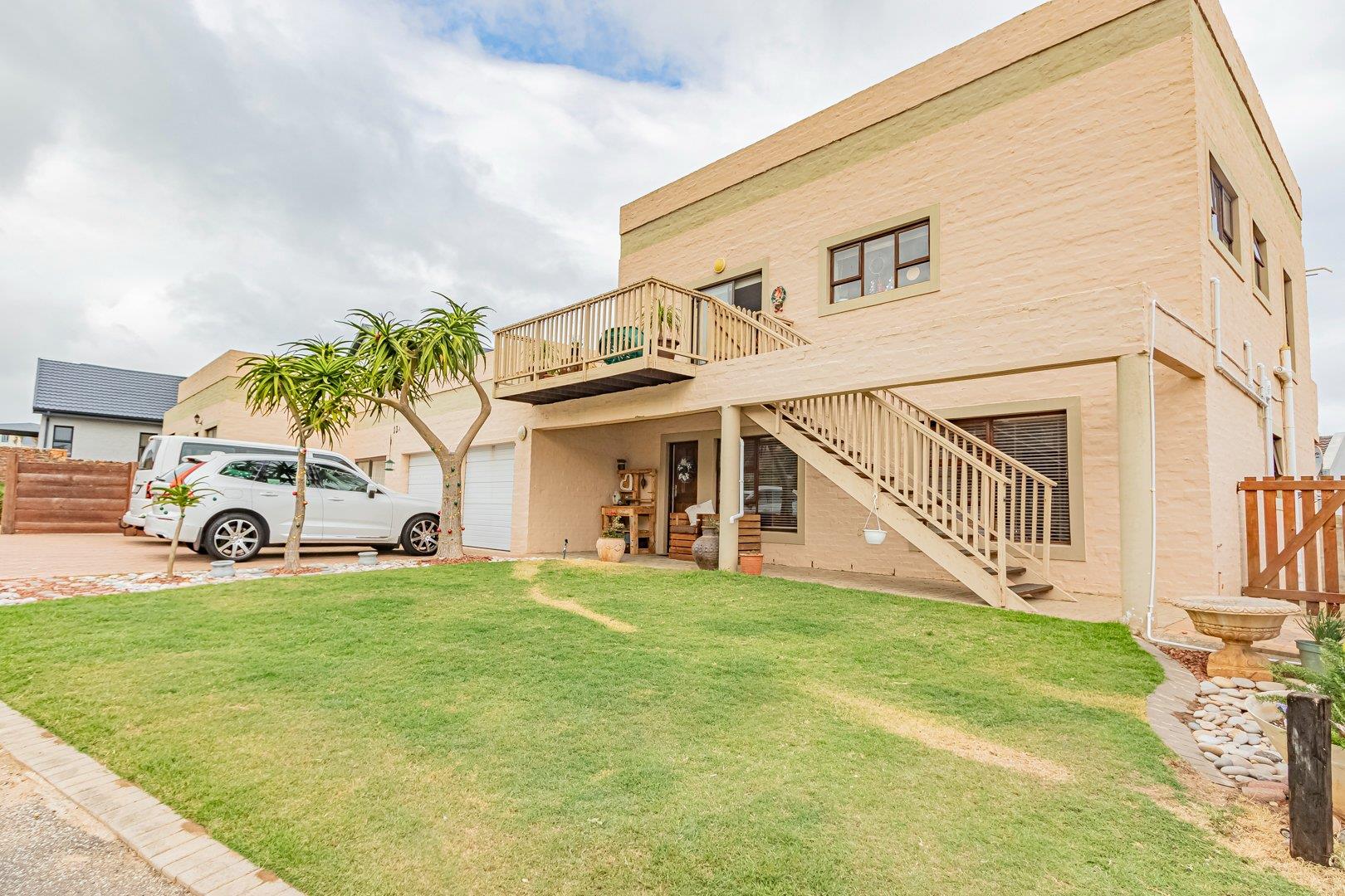 7 Bedroom House for sale in Dana Bay - P24-115316665