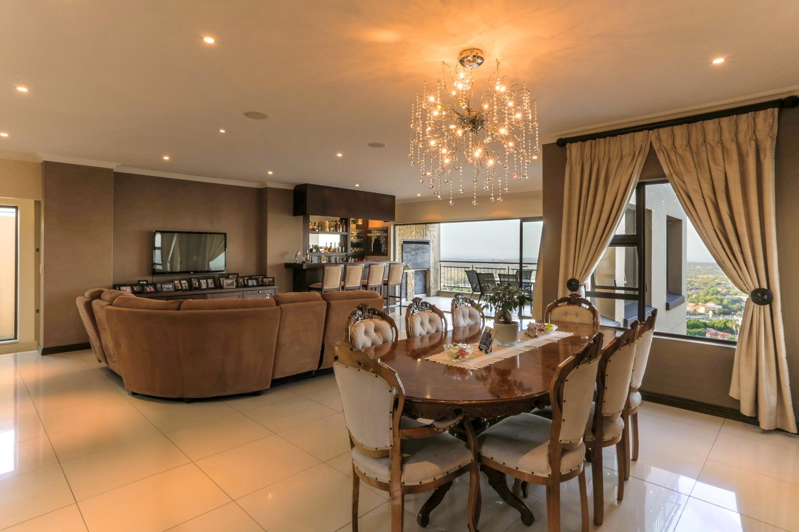 4 Bedroom House for sale in Constantia Kloof - P24-115320152