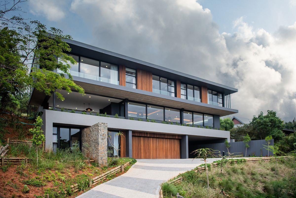 5 Bedroom House for sale in Simbithi Eco Estate - P24-115329836