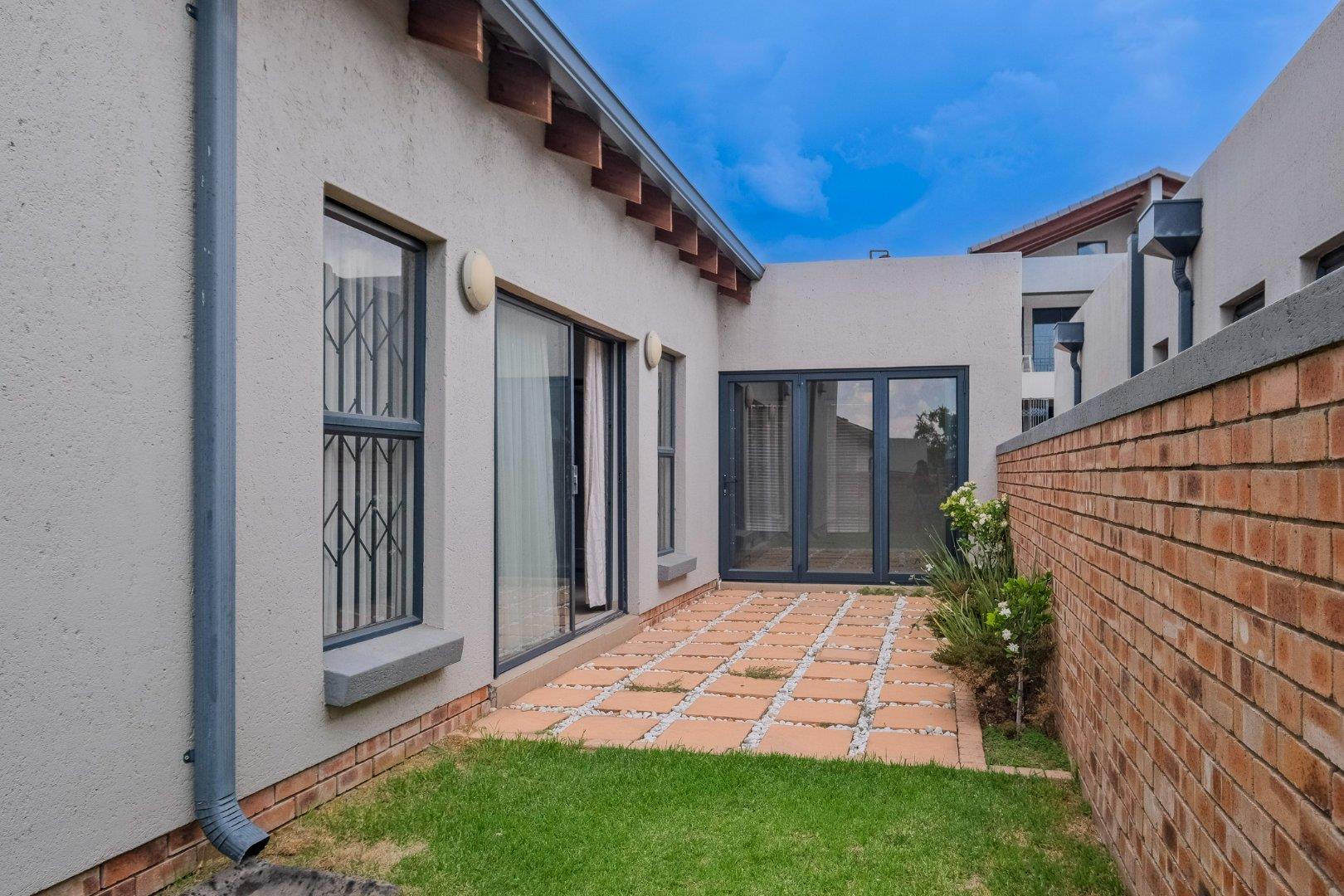 4 Bedroom Townhouse for sale in Summerset - 10 Alto Close - P24-115335549