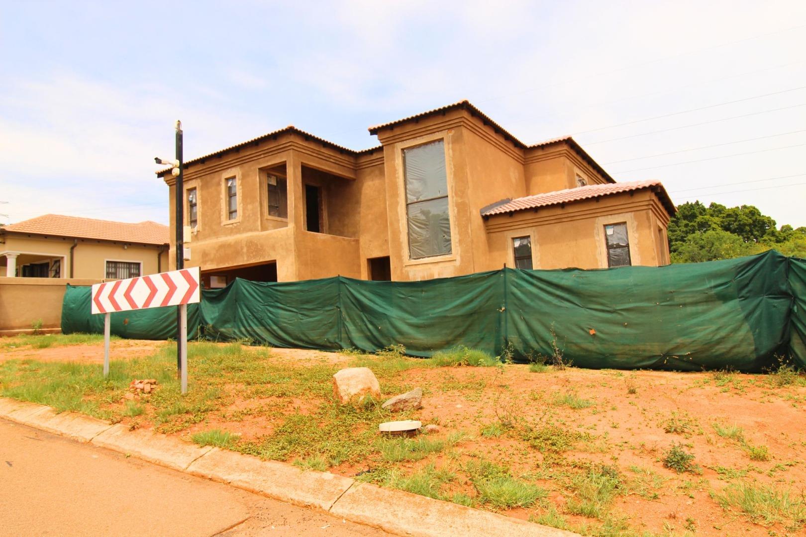 5 Bedroom House for sale in Amandasig - Magaliesberg Country Estate, 92 ...