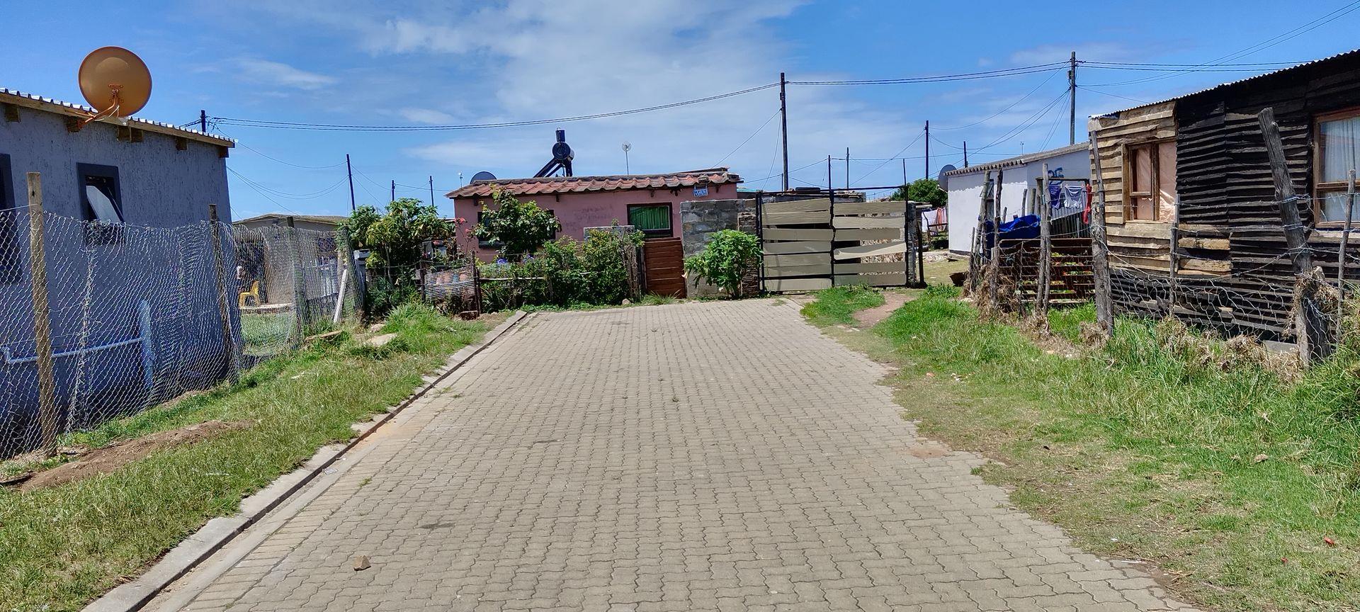 4 Bedroom House for sale in Kwanonqaba - P24-115352107