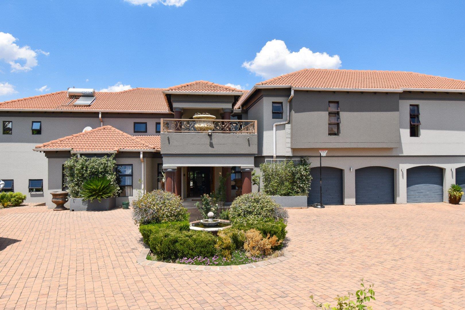 5 Bedroom House for sale in Three Rivers East - P24-115368649