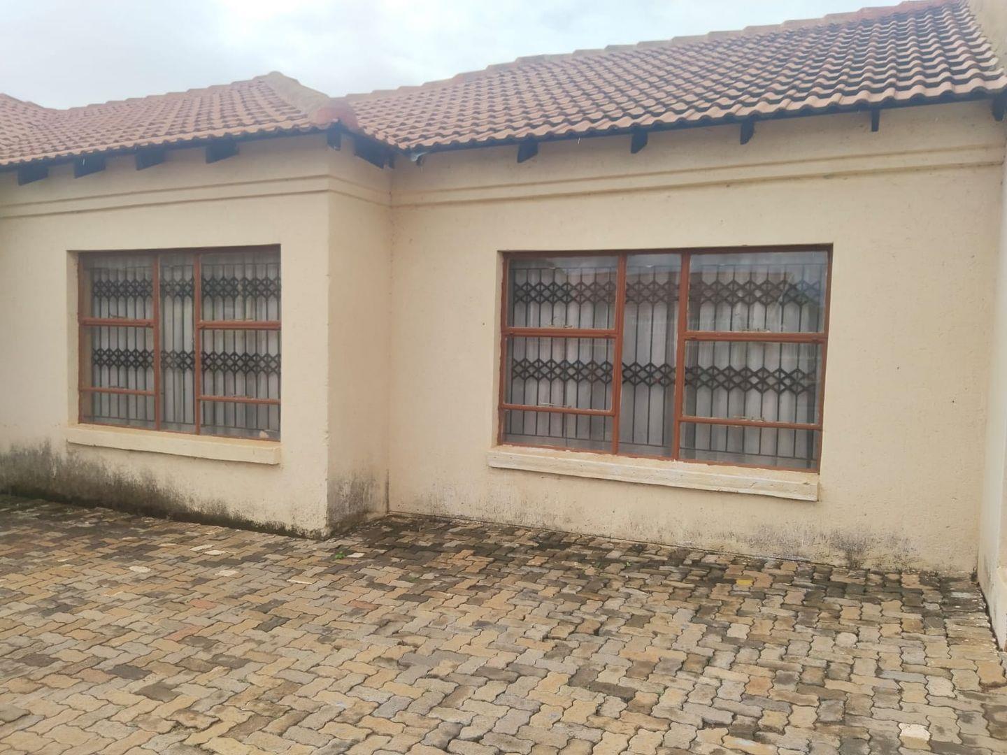 4 Bedroom House for sale in Ga-rankuwa - P24-115403481