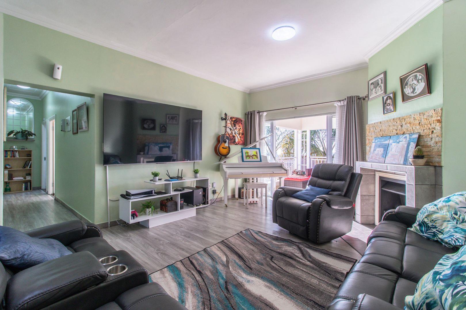 2 Bedroom Apartment / flat for sale in Greenstone Hill - P24-116183824