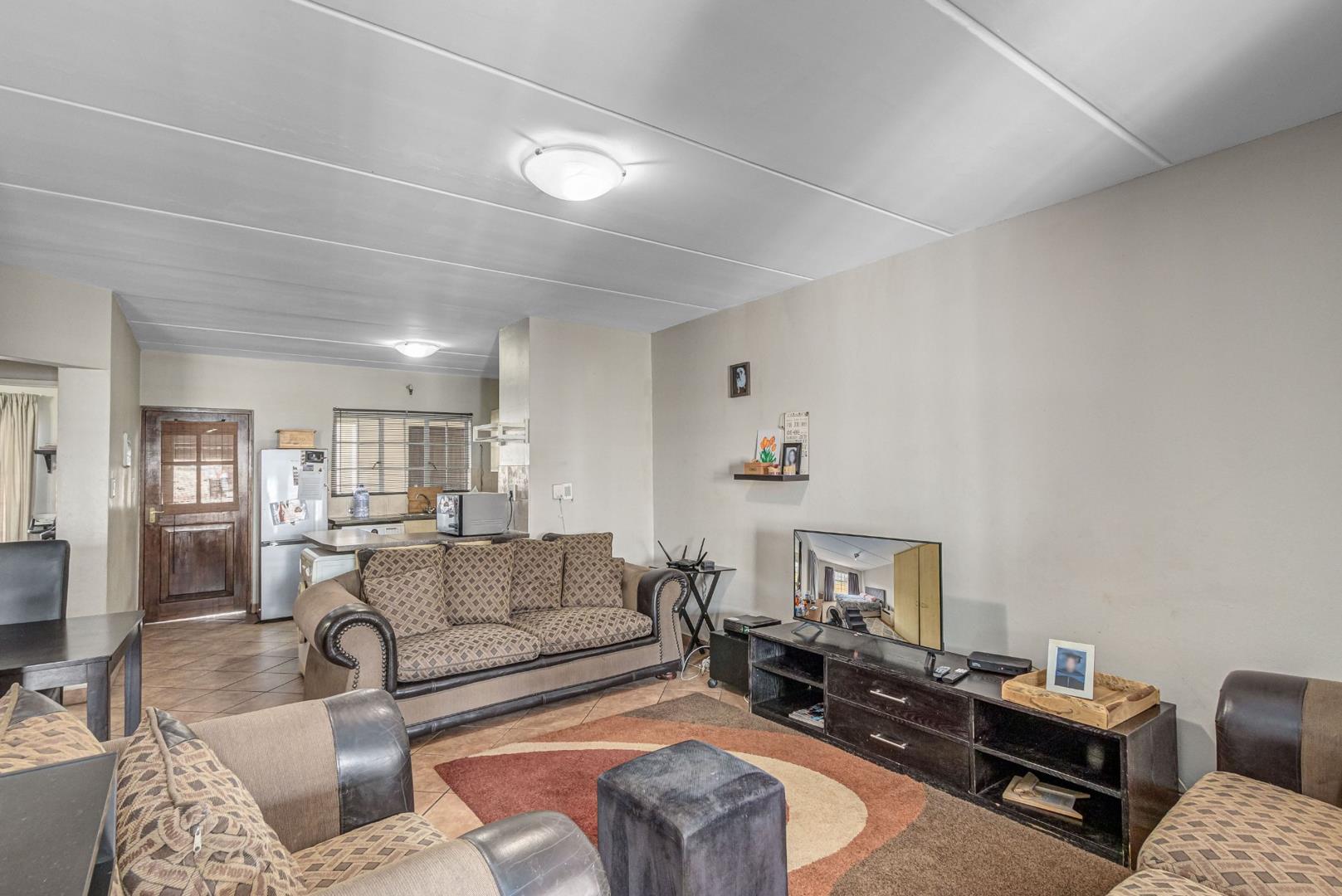 2 Bedroom Townhouse for sale in North Riding - P24-115418401