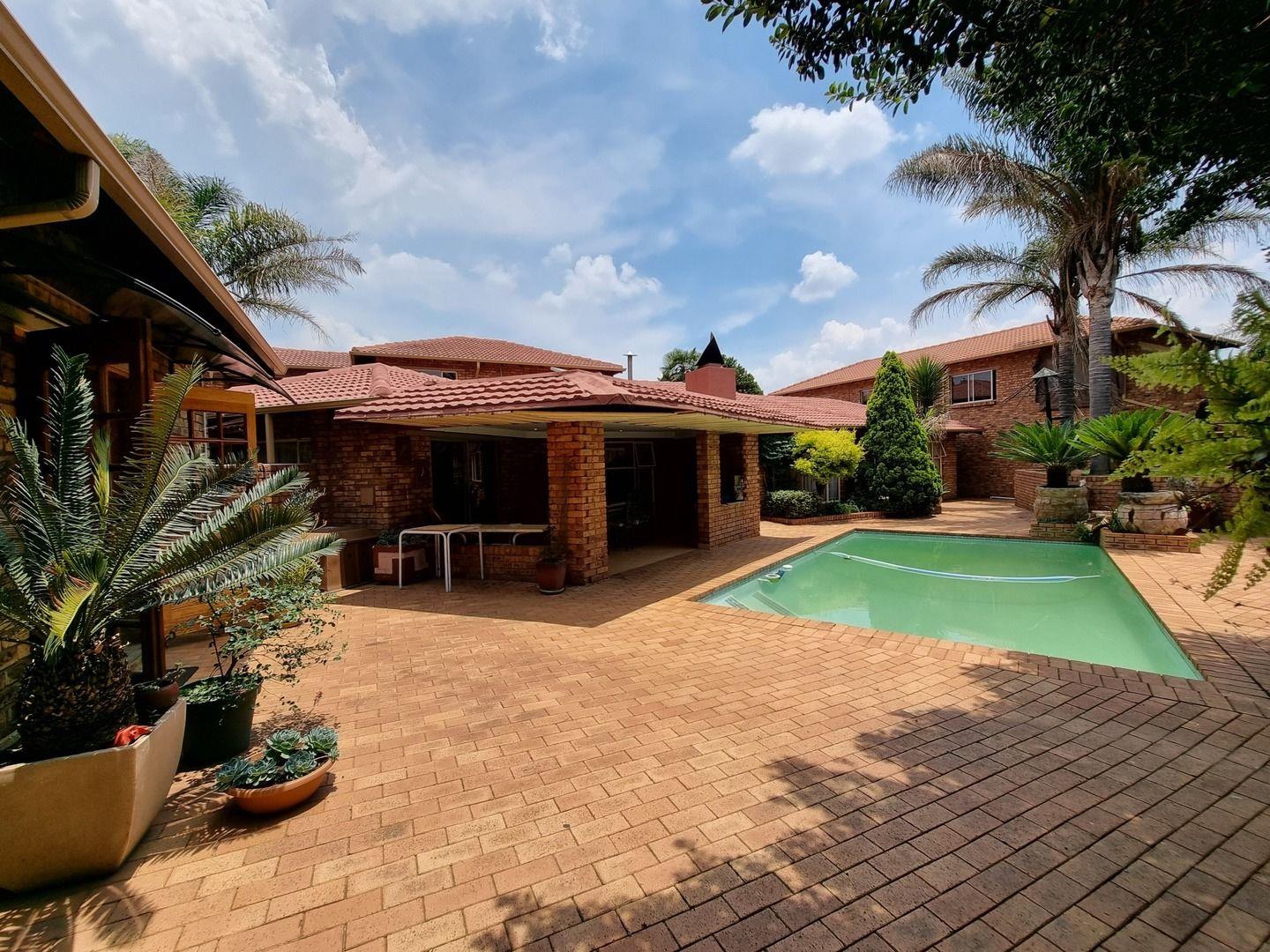6 Bedroom House for sale in Sunward Park - 4 East Village, 4 Sonneblom ...