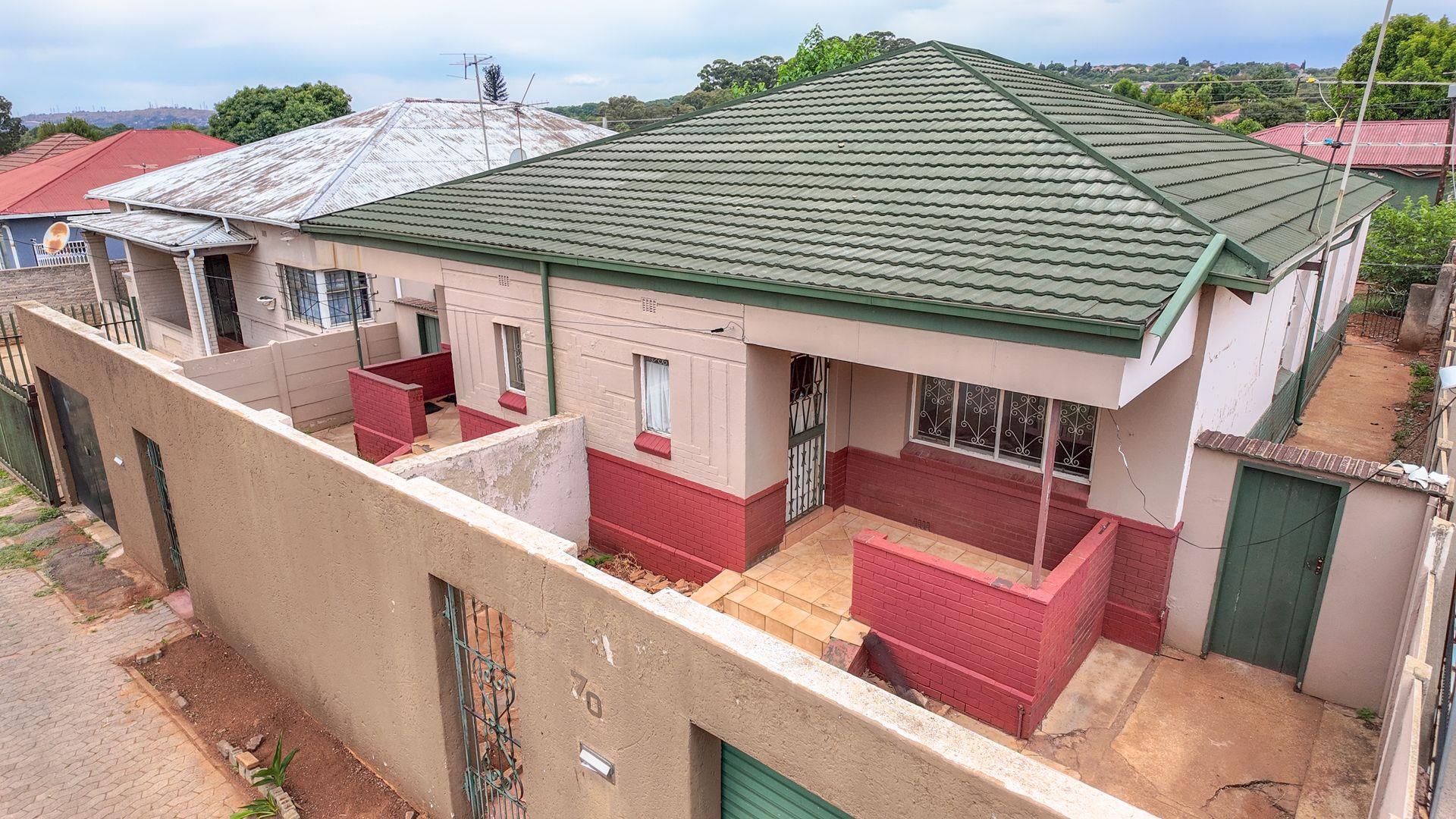Bezuidenhout Valley Property : Houses for sale in Bezuidenhout Valley ...