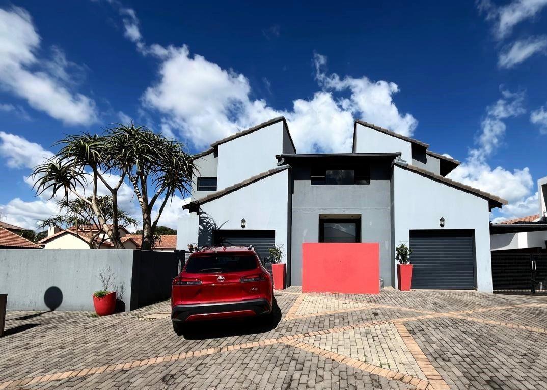 4 Bedroom House for sale in Pierre Van Ryneveld - P24-115423666