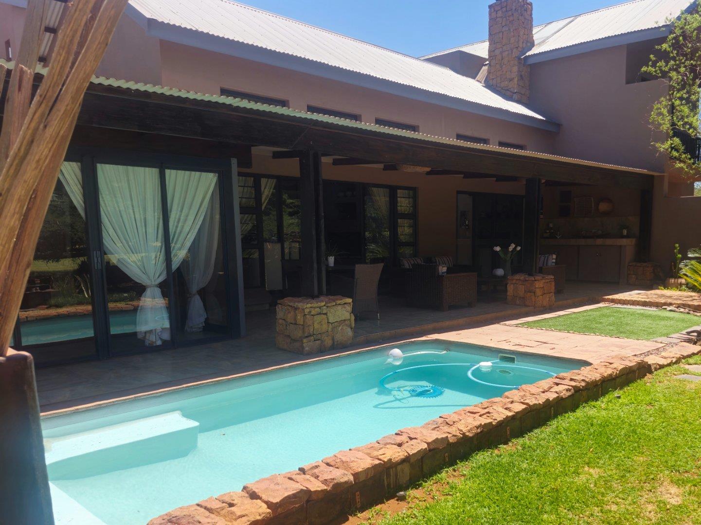 7 Bedroom House for sale in Kathu - P24-115448035