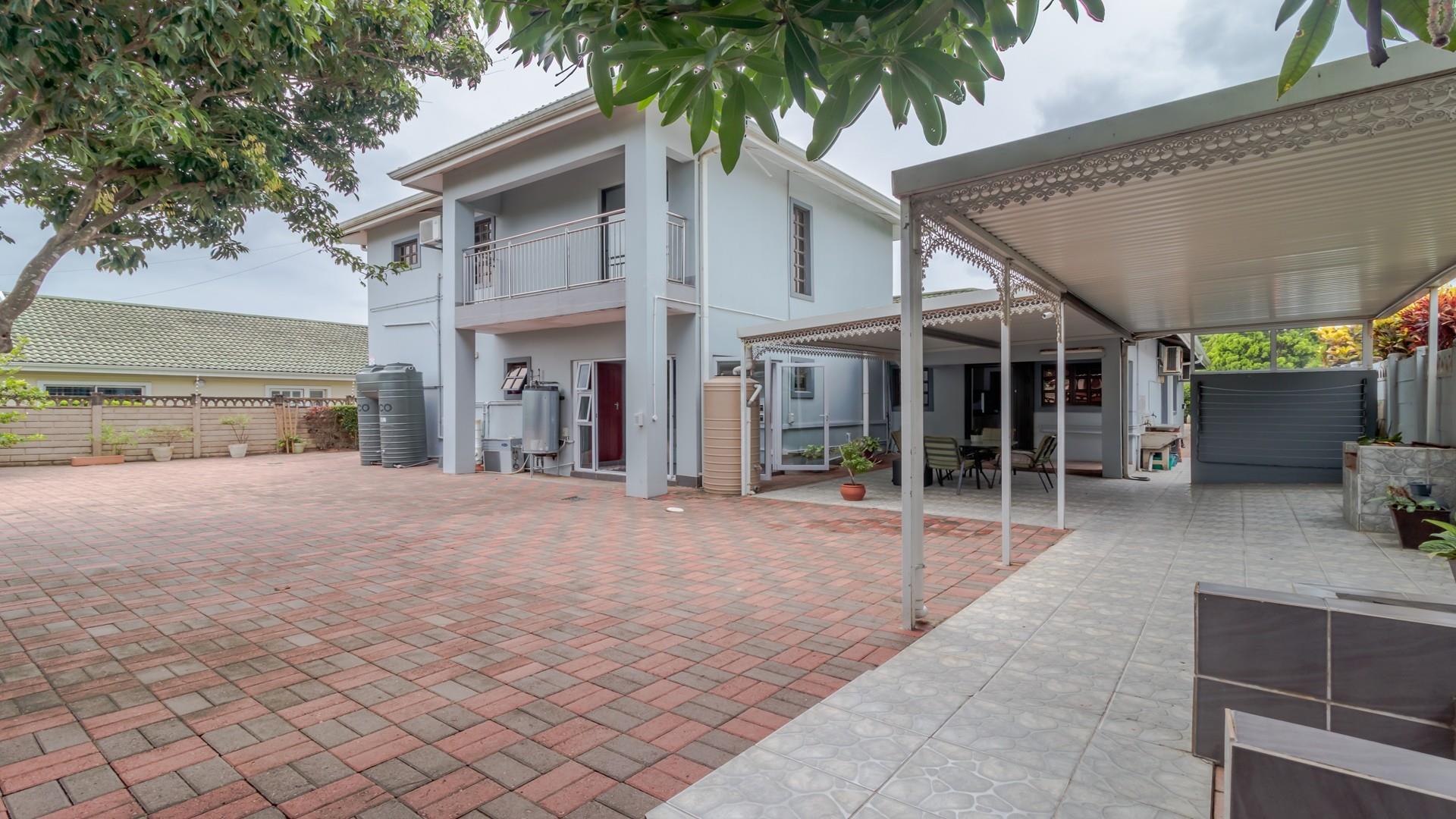 4 Bedroom House for sale in Mount Edgecombe - P24-115451519