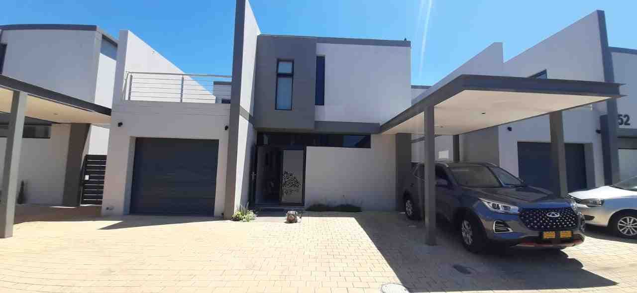 3 Bedroom Townhouse for sale in Rynfield - P24-115457882