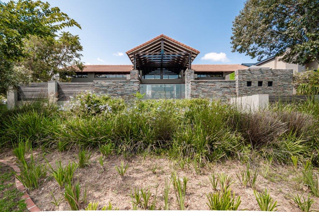 4 Bedroom House for sale in Copperleaf Estate - P24-115469097