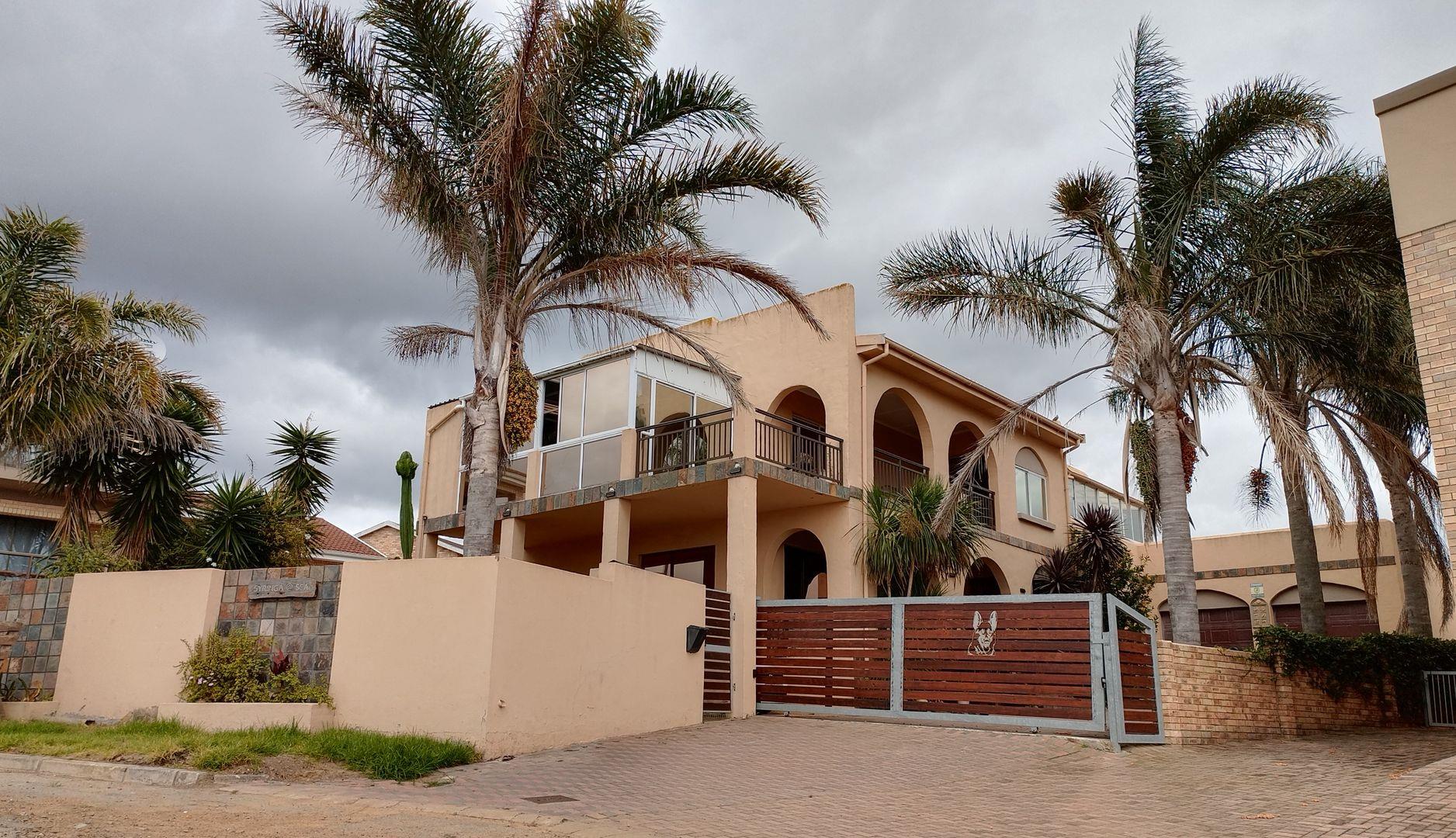 5 Bedroom House for sale in Wavecrest - P24-115190231