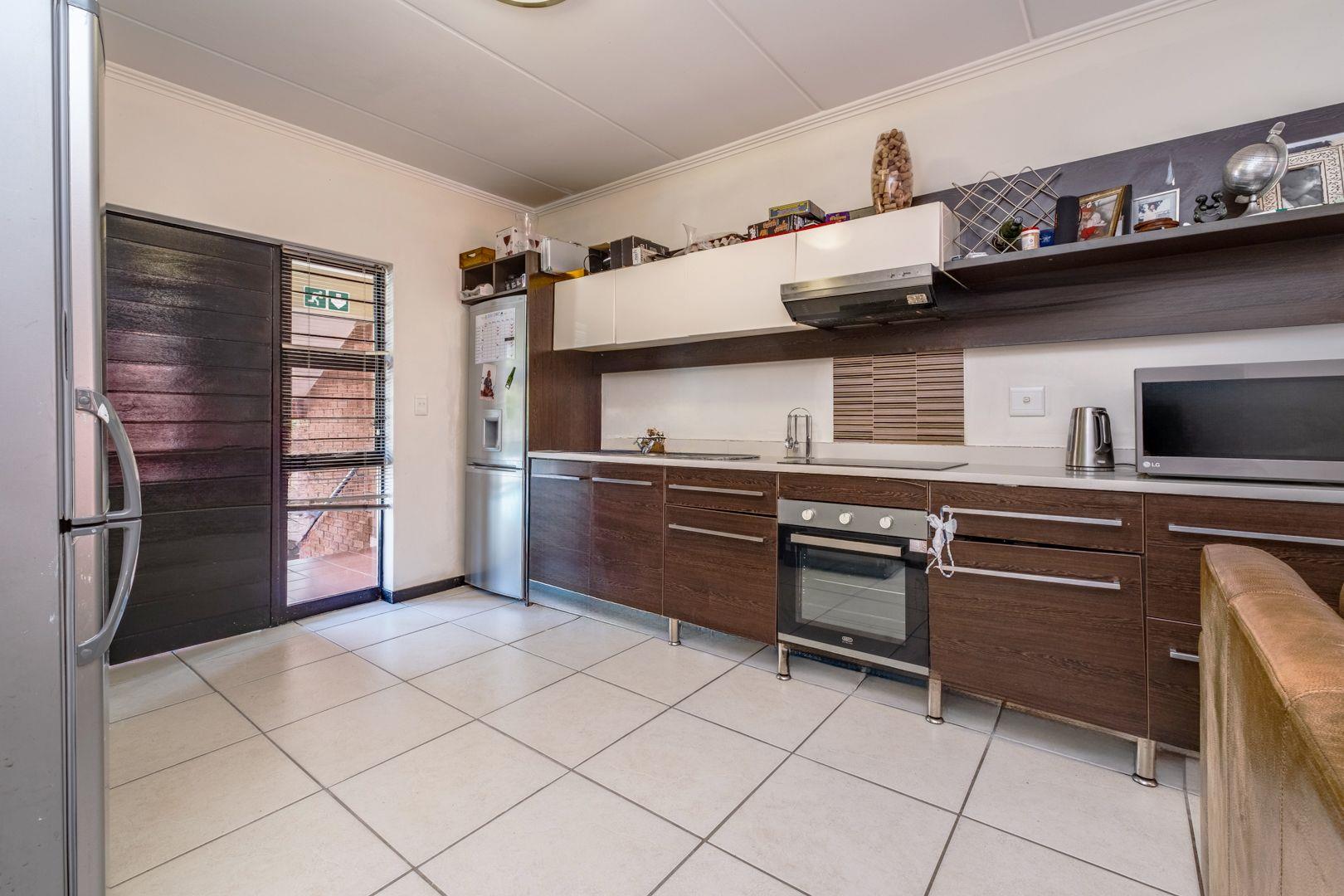 2 Bedroom Apartment / flat for sale in Douglasdale - 69 Kalgaro Estate ...