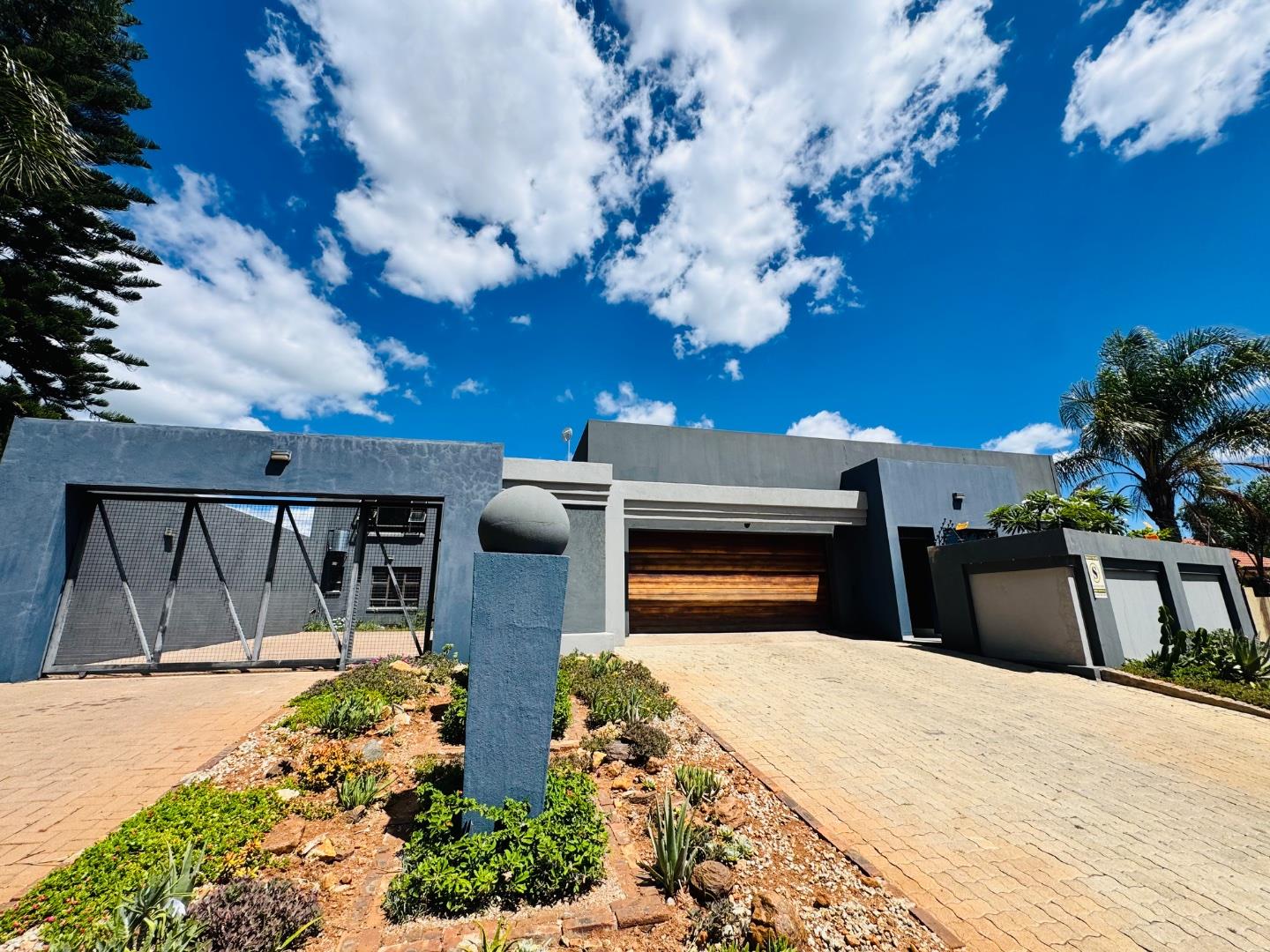 5 Bedroom House for sale in Bendor Ext 17 - P24-115485087