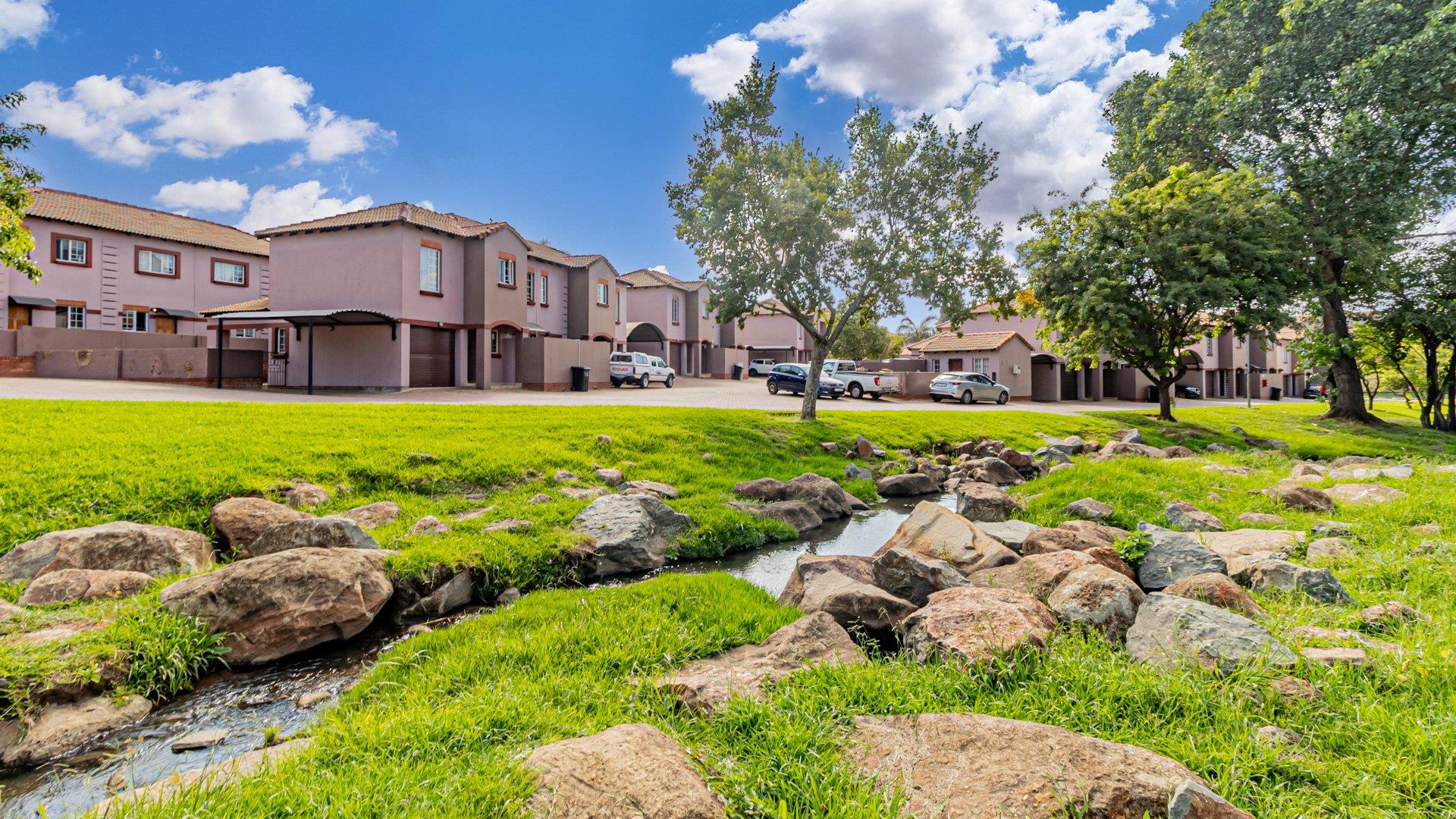 3 Bedroom Townhouse for sale in Castleview - 2005 Village 2, 6 Mowgli Road - P24-115489371