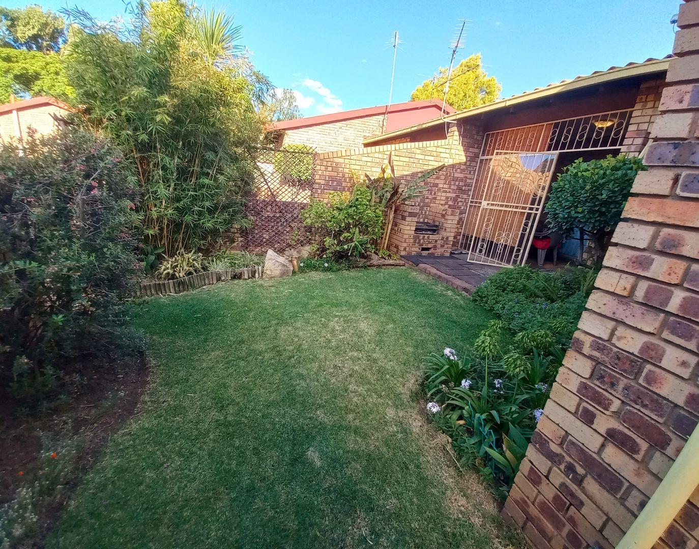 3 Bedroom Townhouse for sale in Benoni Central - P24-115491868