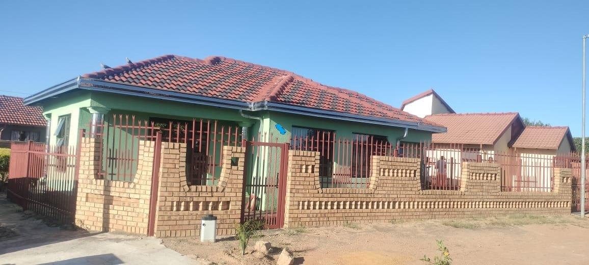 3 Bedroom House for sale in Hammanskraal - P24-115494342