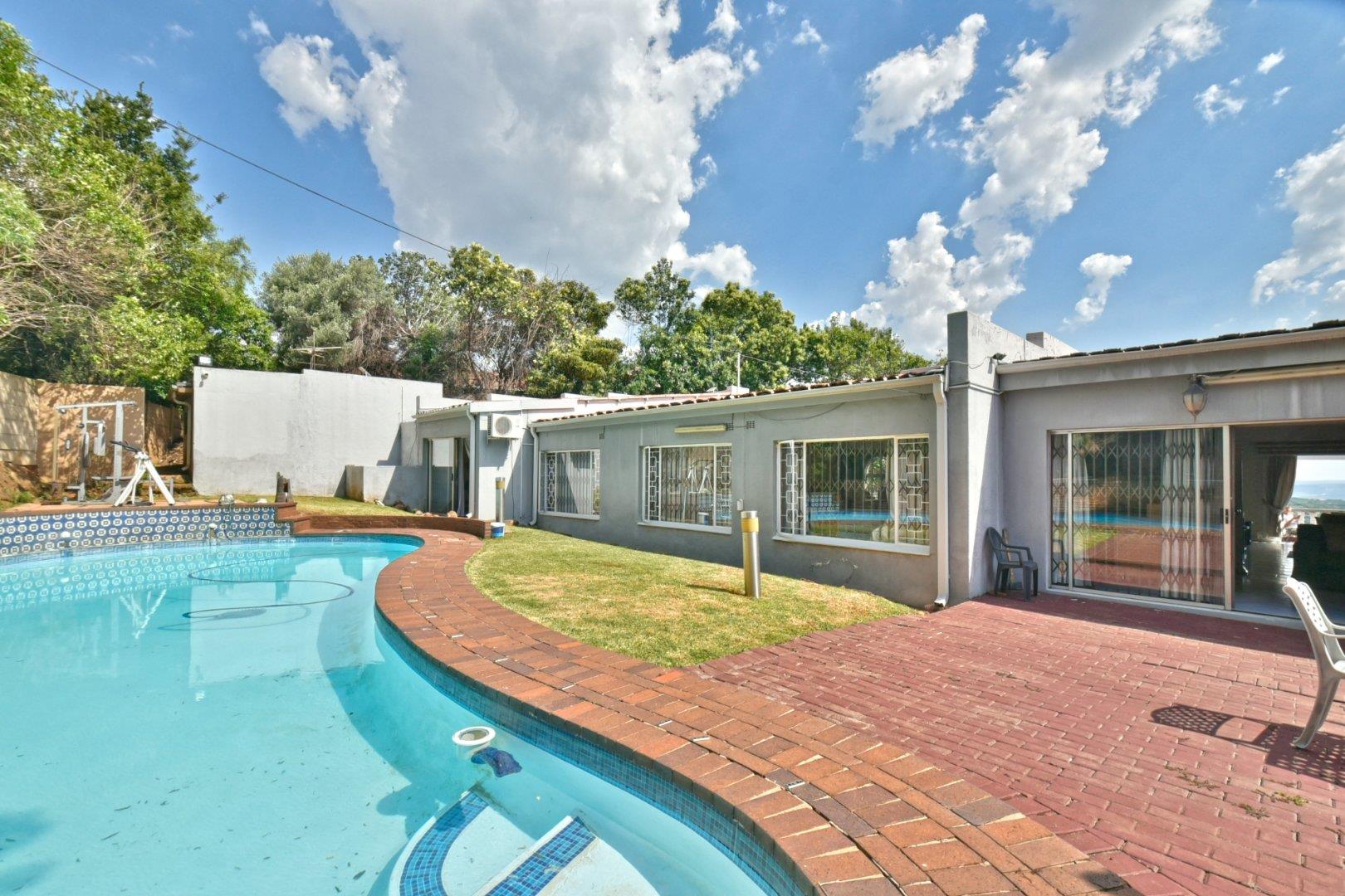 6 Bedroom House for sale in Glenvista - P24-115506349