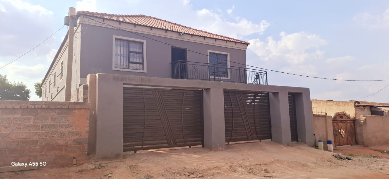16 Bedroom House for sale in Tembisa Central - P24-115508522
