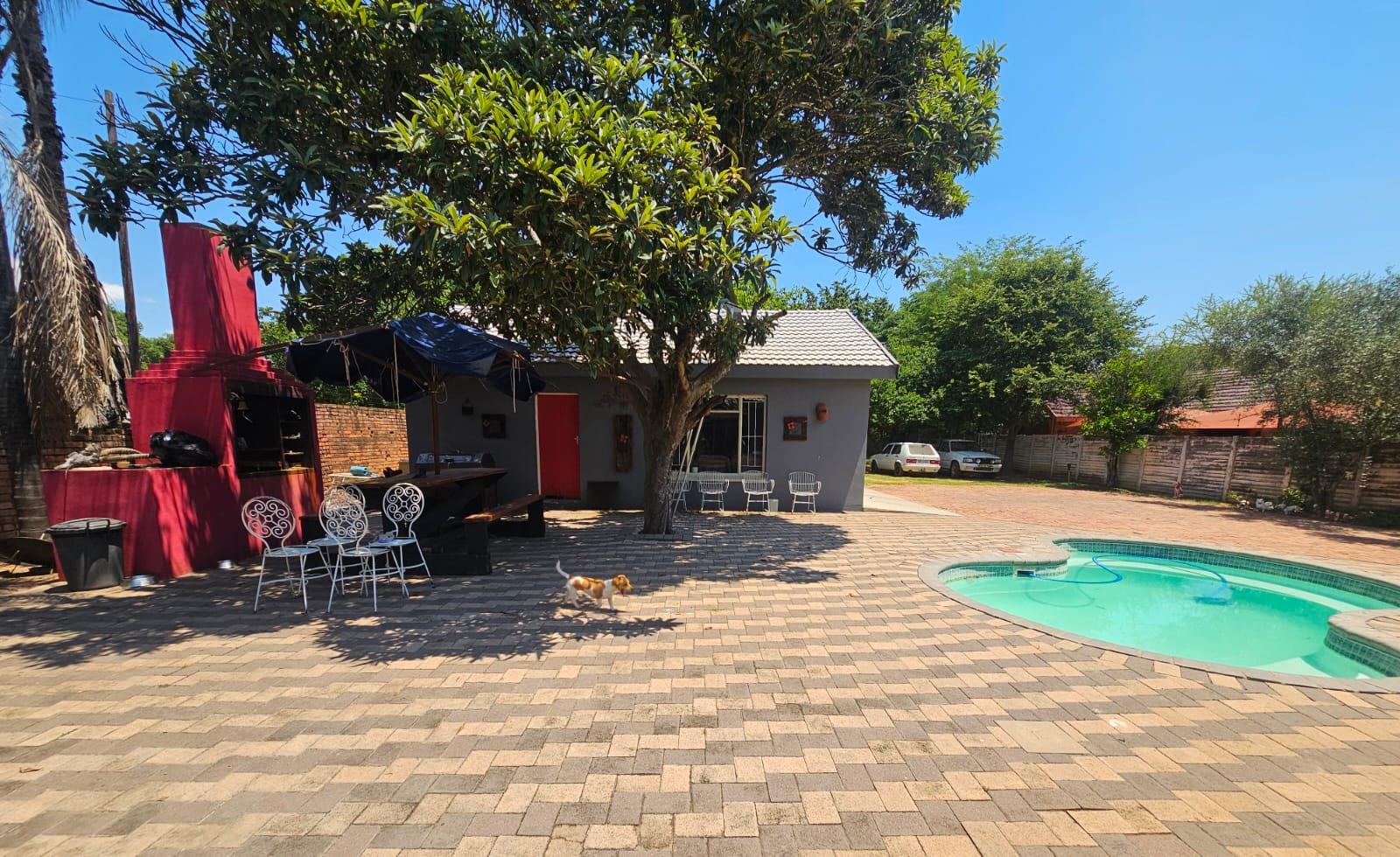 4 Bedroom House for sale in Modimolle - P24-115509509