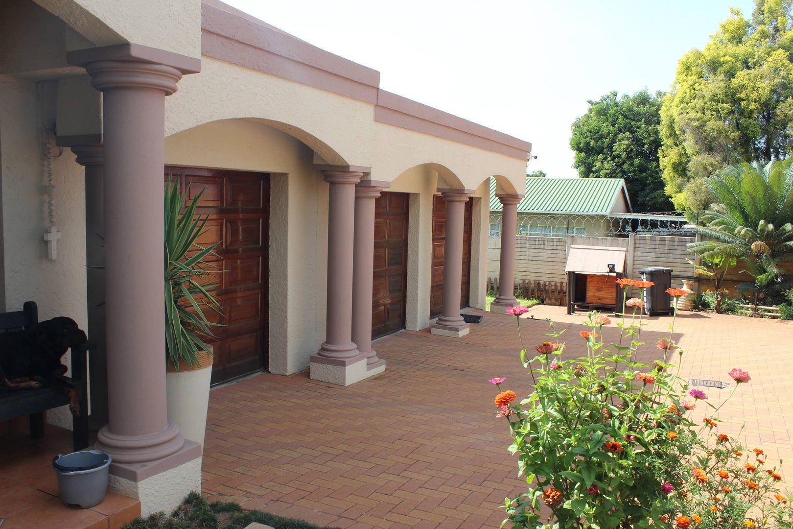 3 Bedroom House for sale in Edleen - P24-115514446