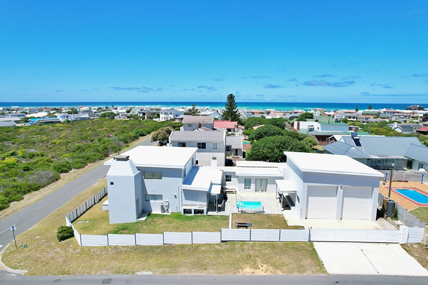 8 Bedroom House for sale in Struisbaai - 23 Disa Street - P24-115519541