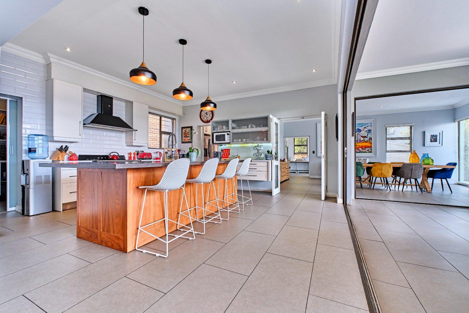 4 Bedroom House for sale in Featherbrooke Estate - 1240 Crows Nest ...