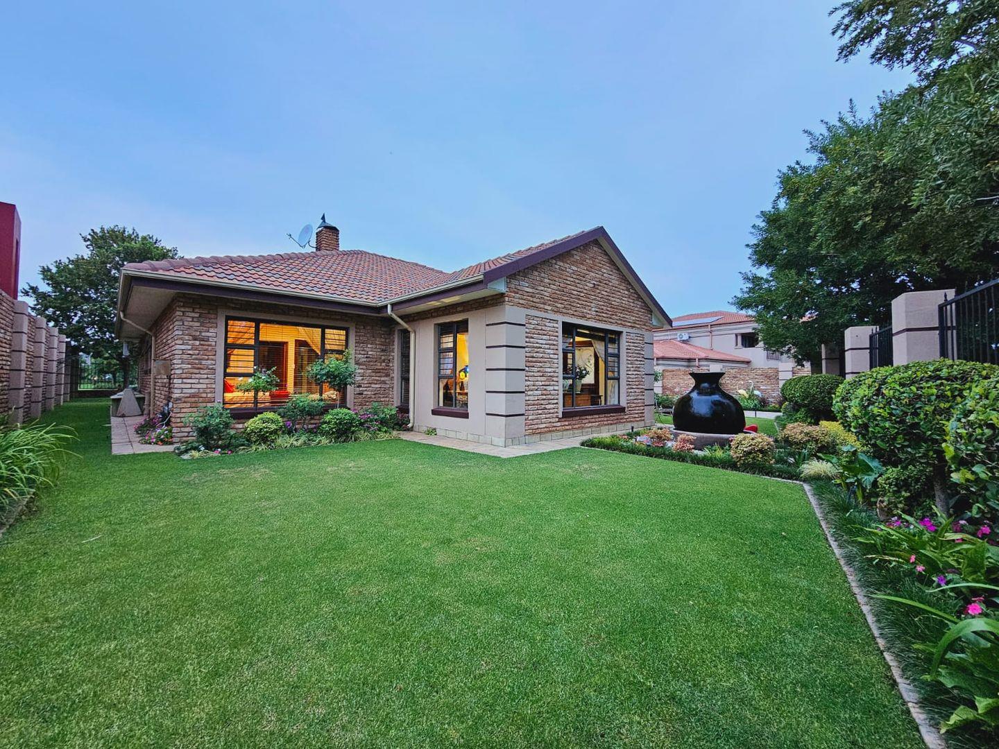 3 Bedroom House for sale in Tuscany Ridge - P24-114761789