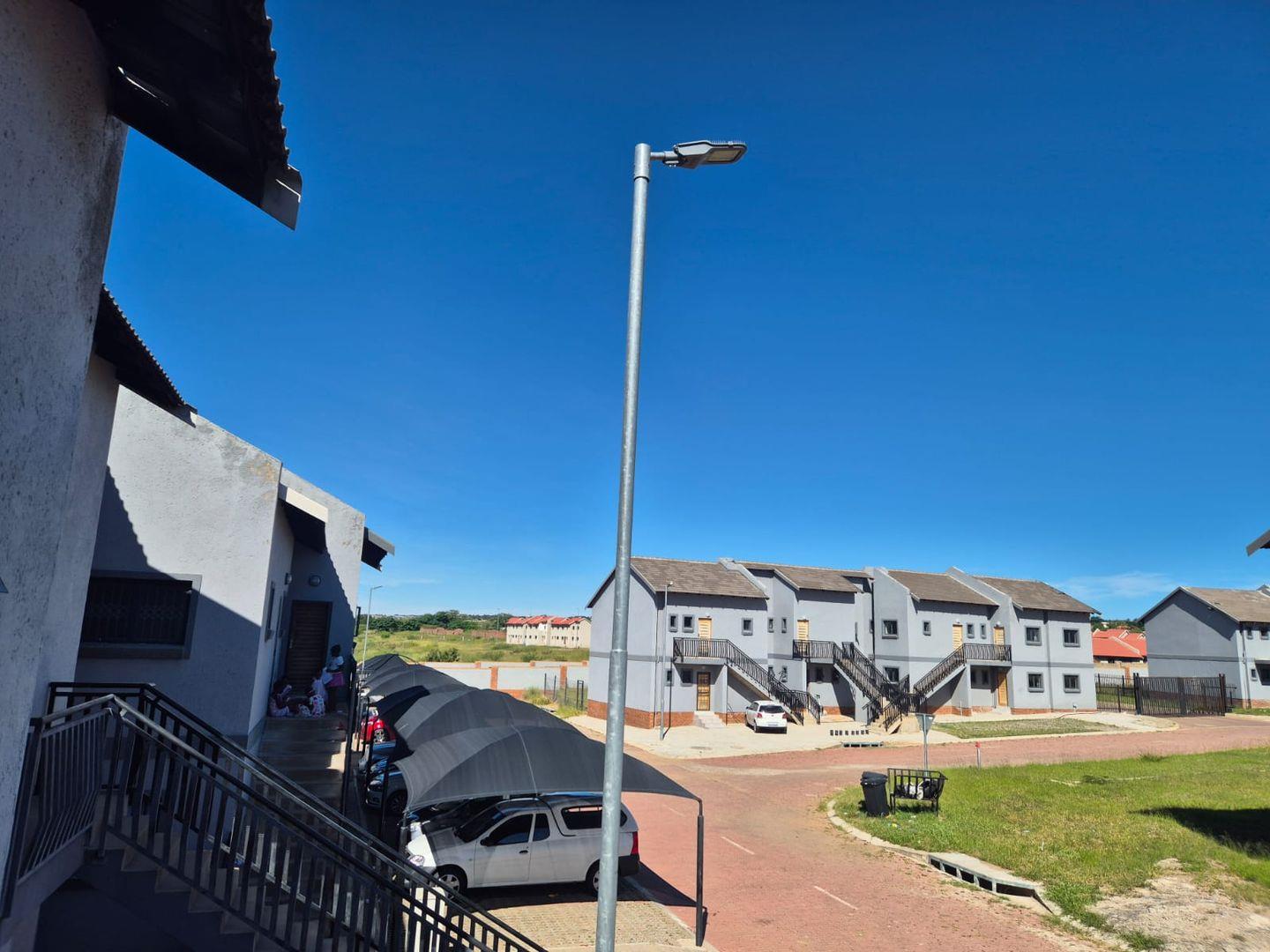 2 Bedroom Townhouse for sale in Bendor - P24-115568866