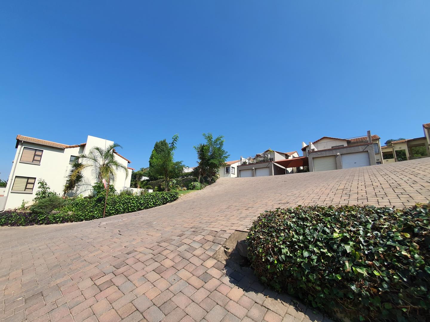 2 Bedroom Townhouse for sale in Linksfield Ridge - P24-115572368