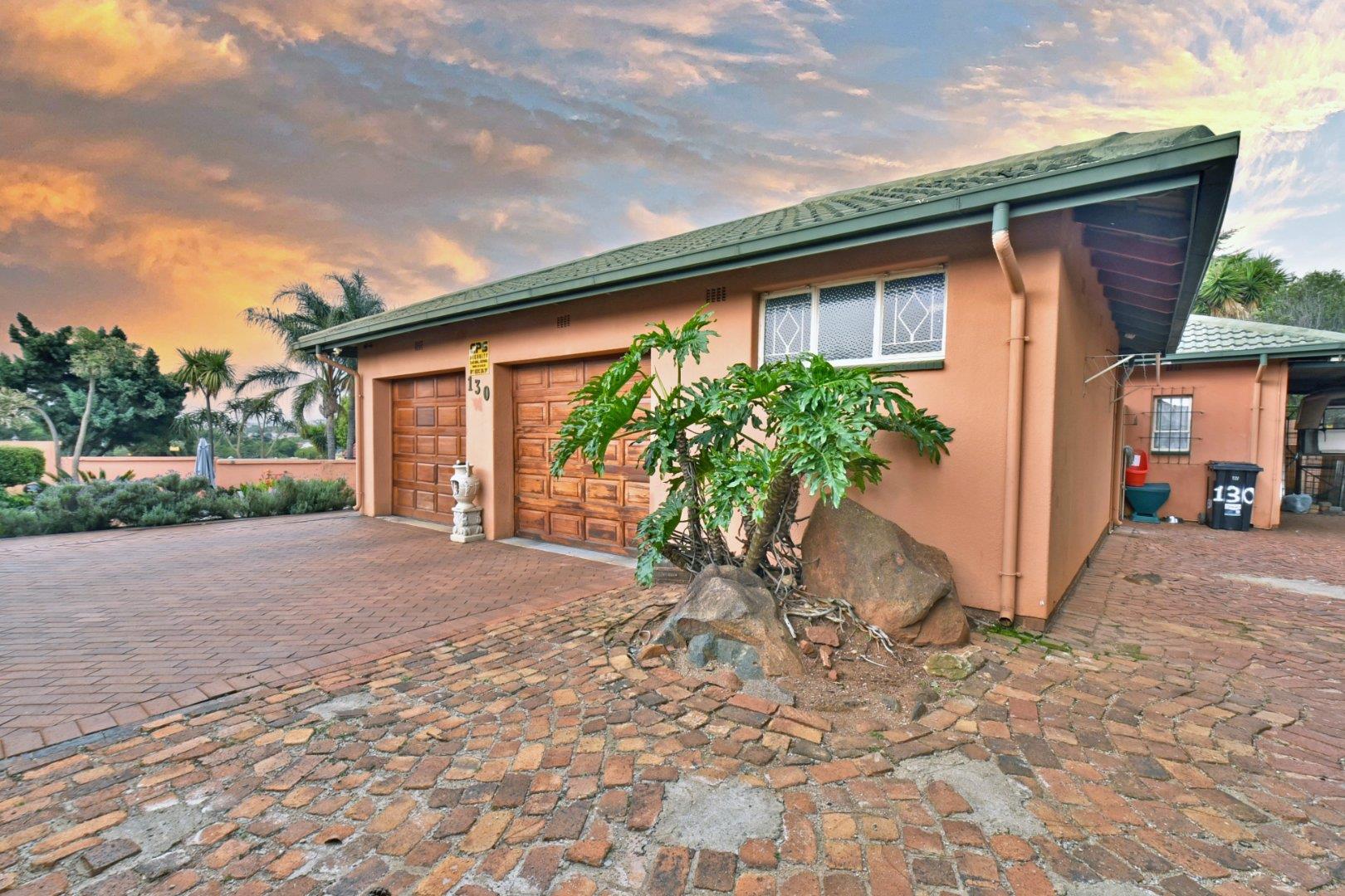 4 Bedroom House for sale in Glenvista - P24-115581929