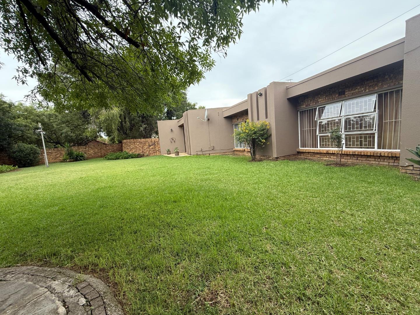 4 Bedroom House for sale in Vanderbijlpark SW 2 - P24-115582798