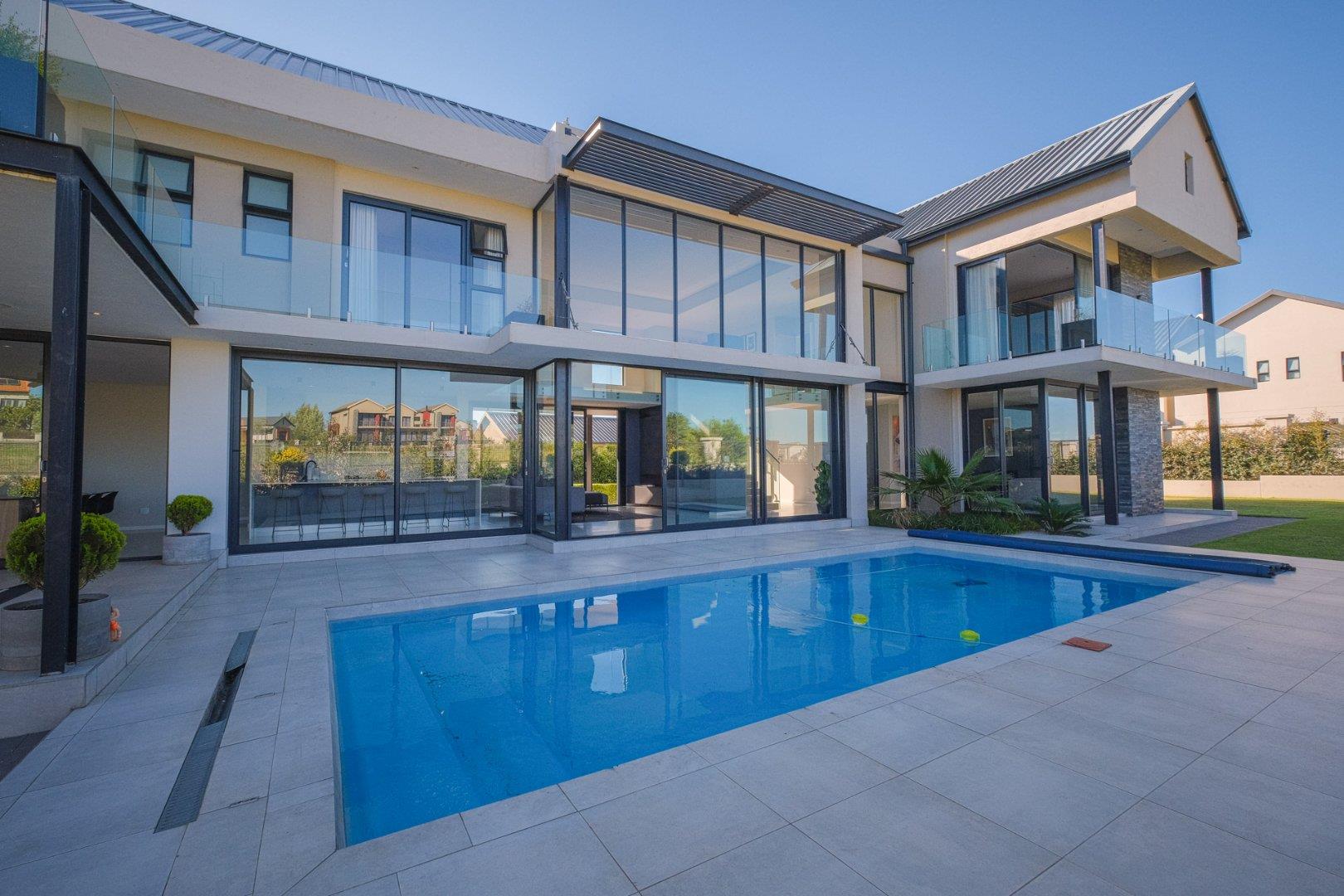 5 Bedroom House for sale in Copperleaf Estate - P24-115583297