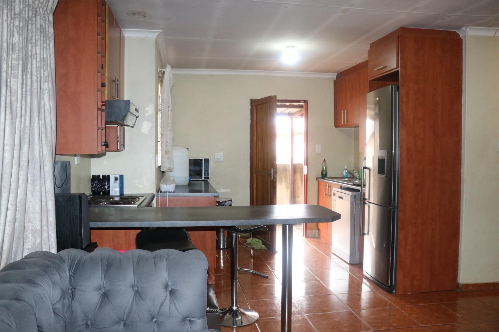 3 Bedroom House for sale in Clayville - P24-115587466